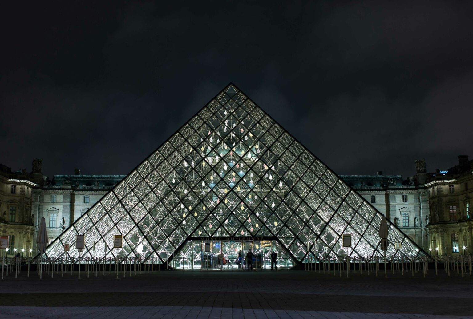 La Pyramide du Louvre - Interprétation Artistique par Benoit Dutour